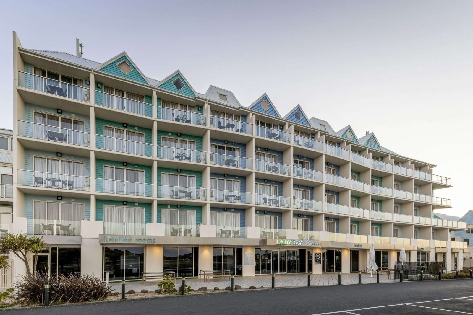 Standard Apartments - Lady Bay Resort